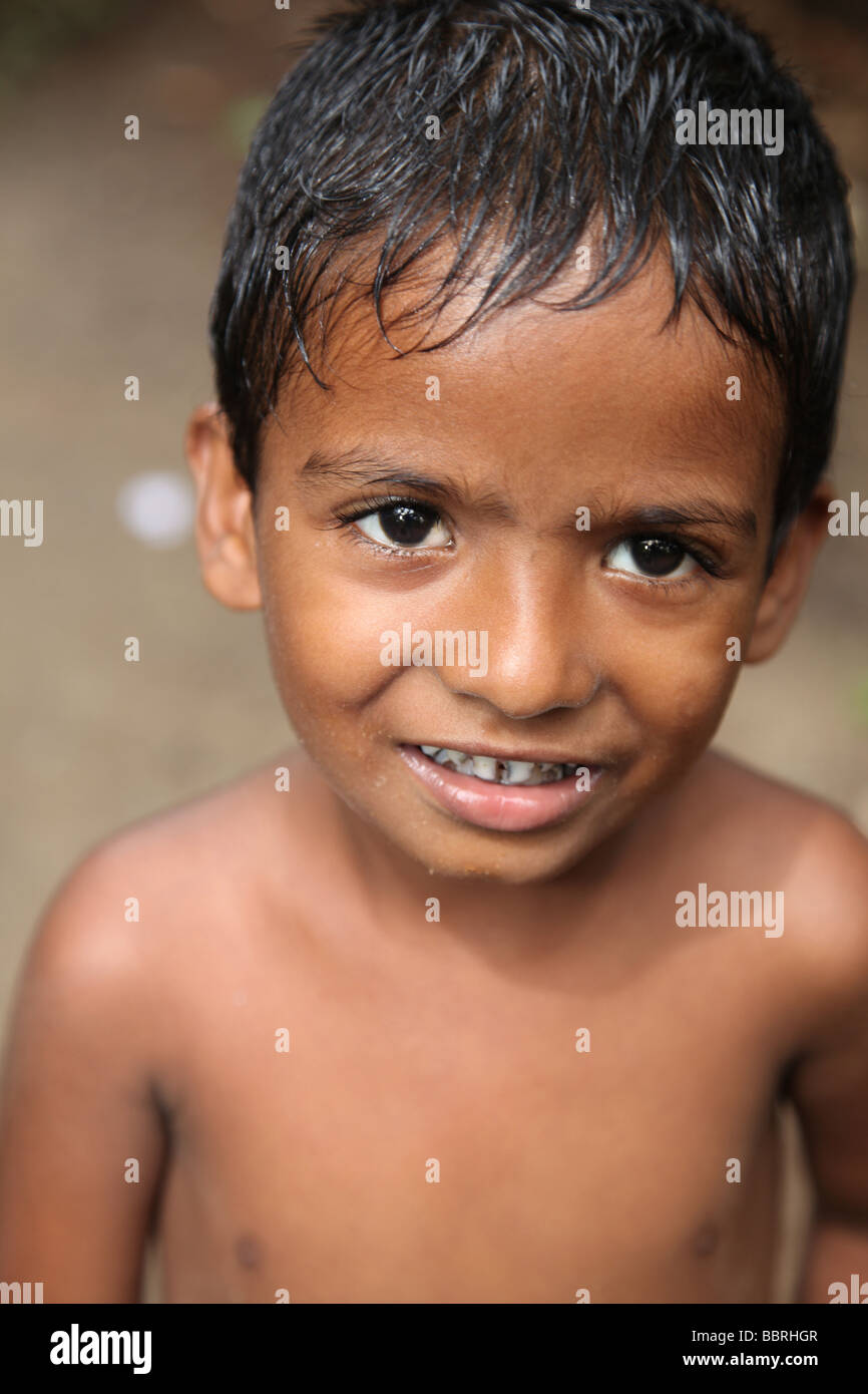 Poor indian kids smiling hi-res stock photography and images - Alamy