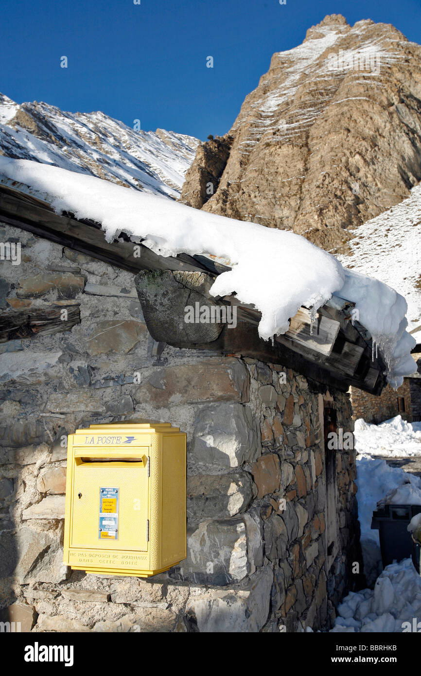 POST OFFICE MAILBOX IN A VILLAGE IN THE MOUNTAINS Stock Photo - Alamy