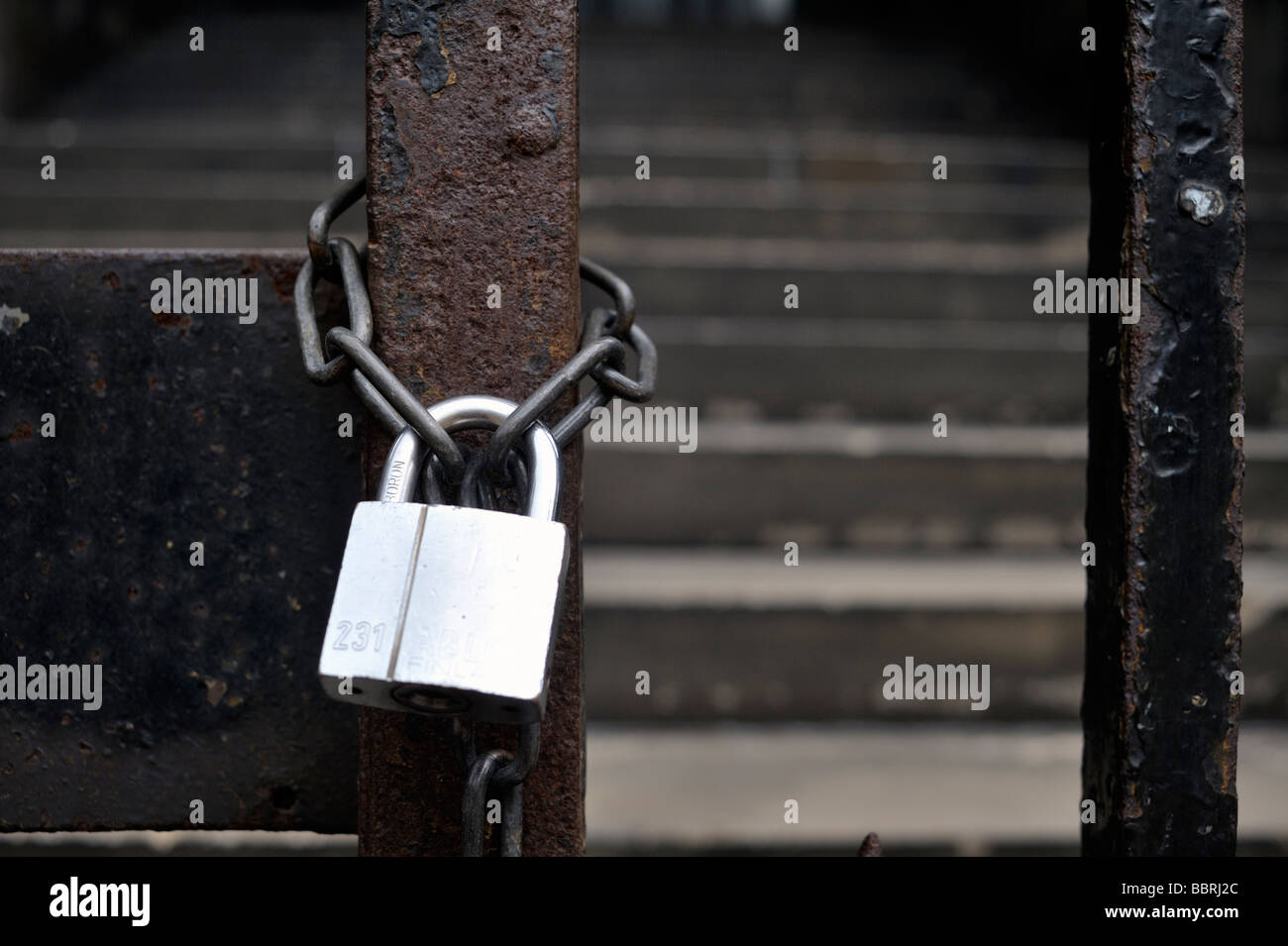 Padlocked gate hi-res stock photography and images - Alamy
