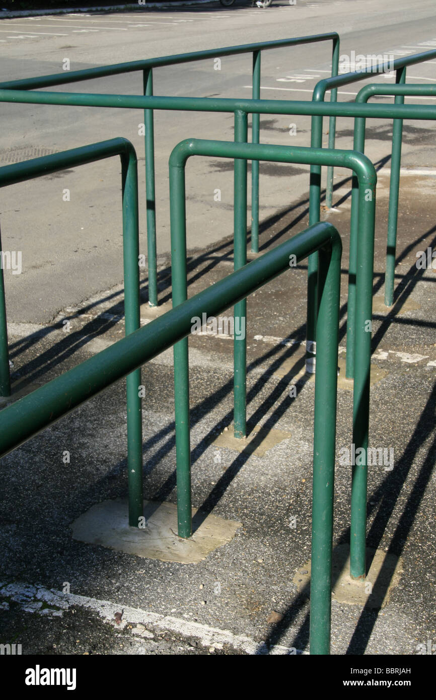Fans queue outside football ground hi-res stock photography and images ...