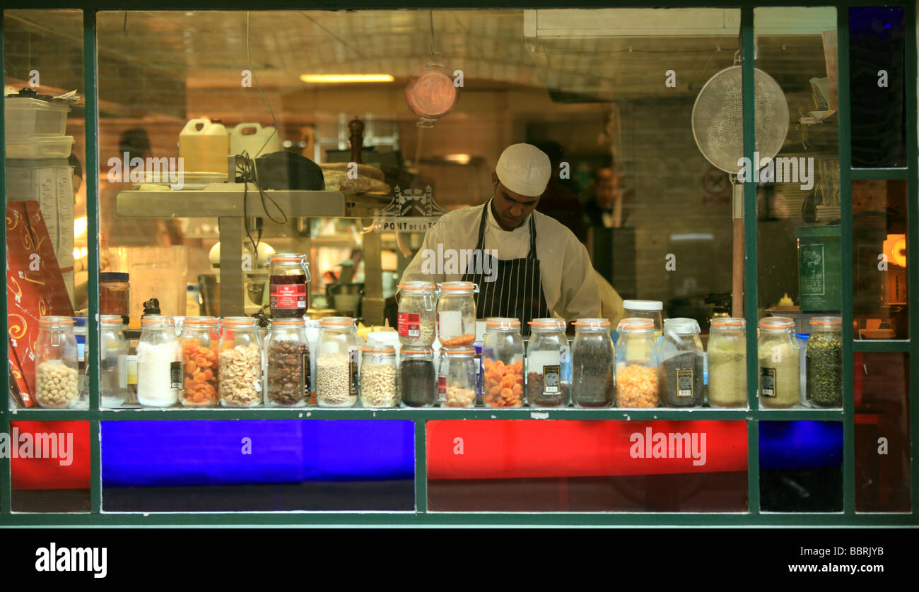 Restaurant kitchen through window hi-res stock photography and images ...