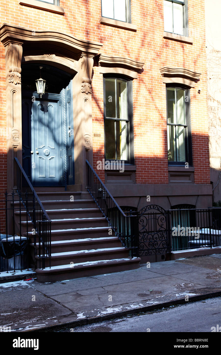 Brownstone hi-res stock photography and images - Alamy