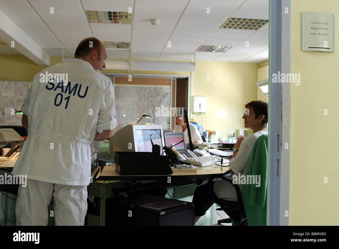 SWITCHBOARD OPERATOR FOR REGULATING EMERGENCY CALLS 15 FOR THE SAMU ...