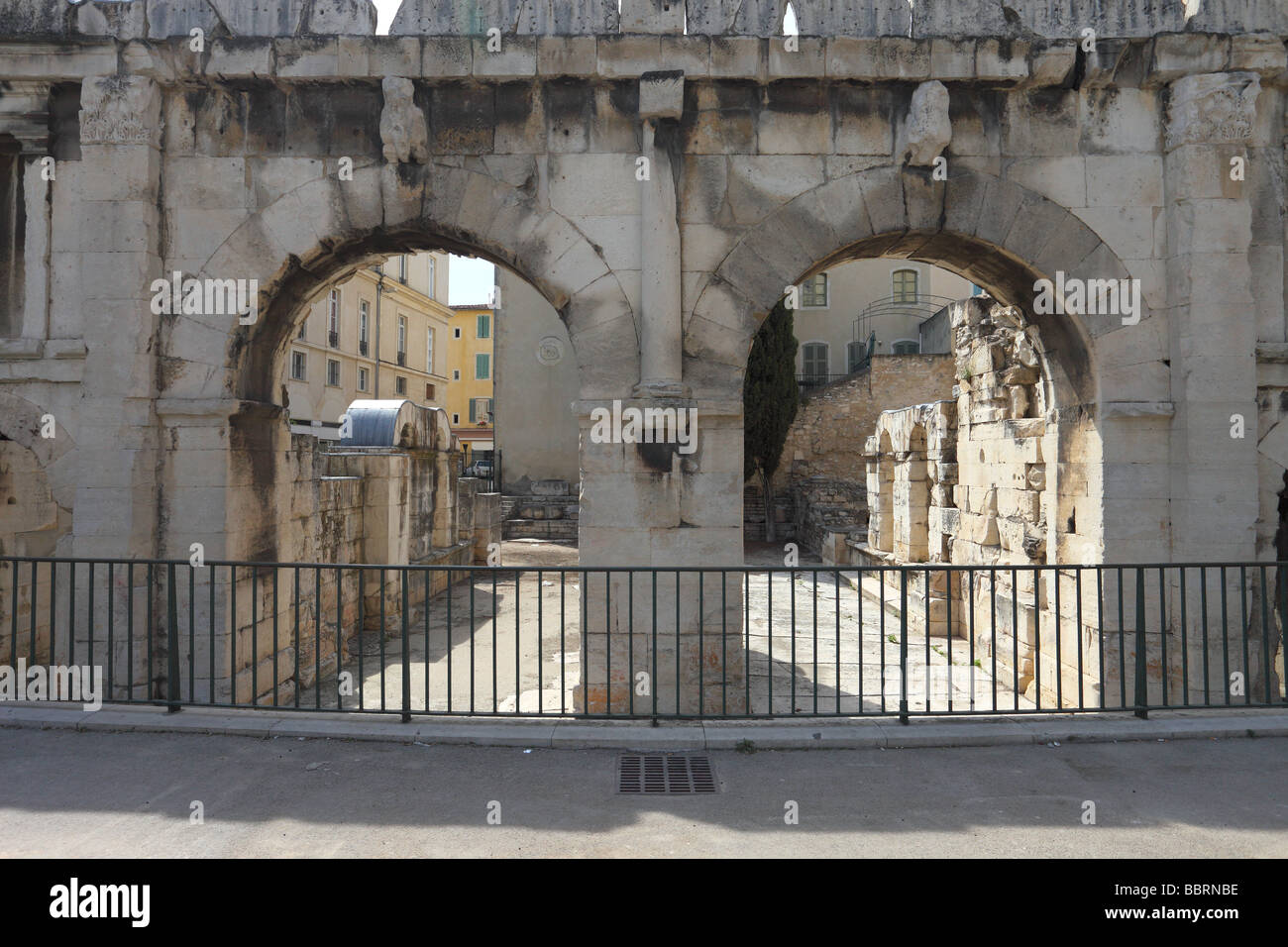 Roman city gate hi-res stock photography and images - Alamy