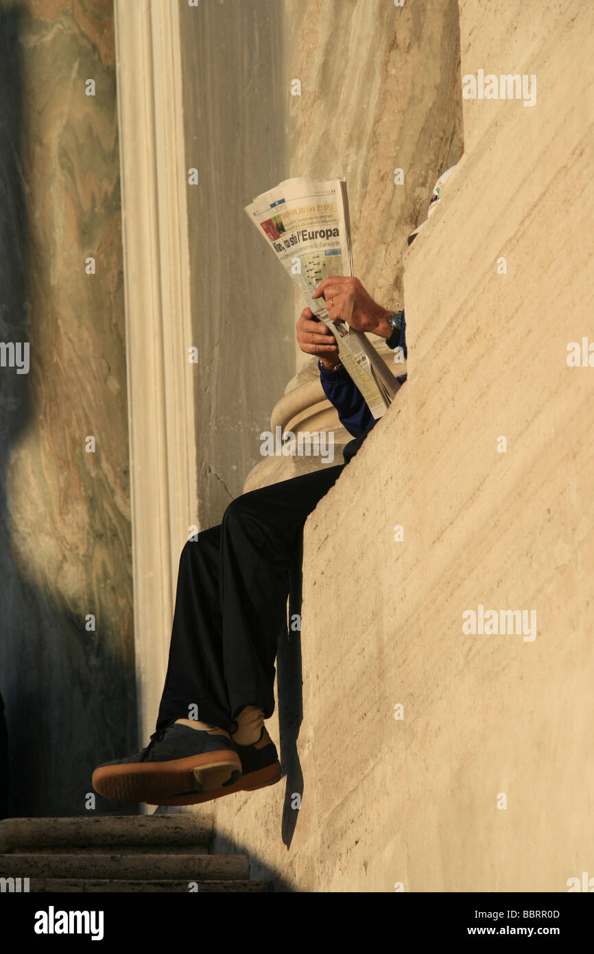Old italian man reading newspaper hi-res stock photography and images ...