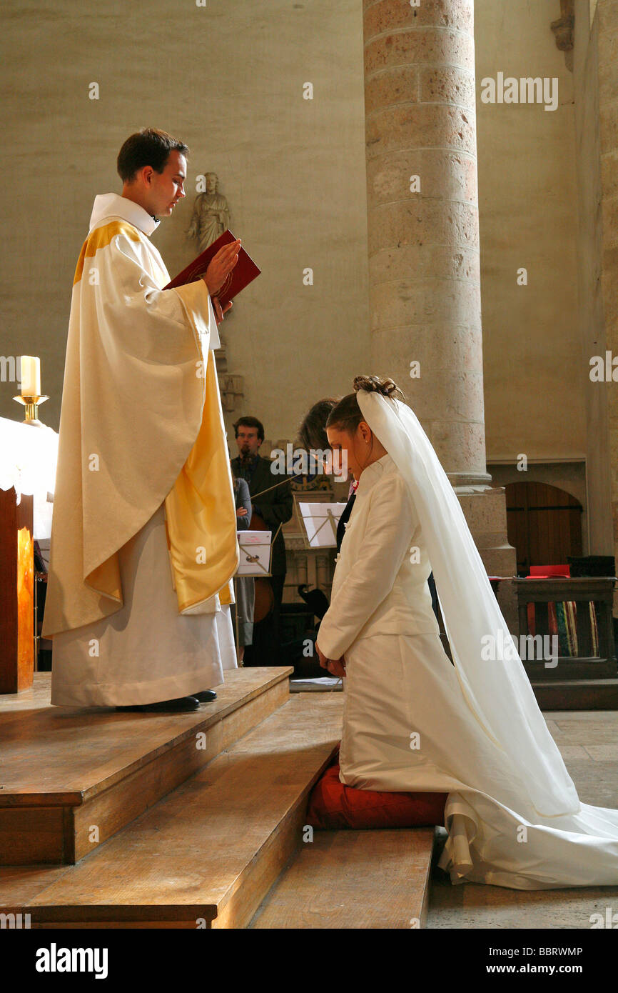 Priests clothing hi-res stock photography and images - Alamy