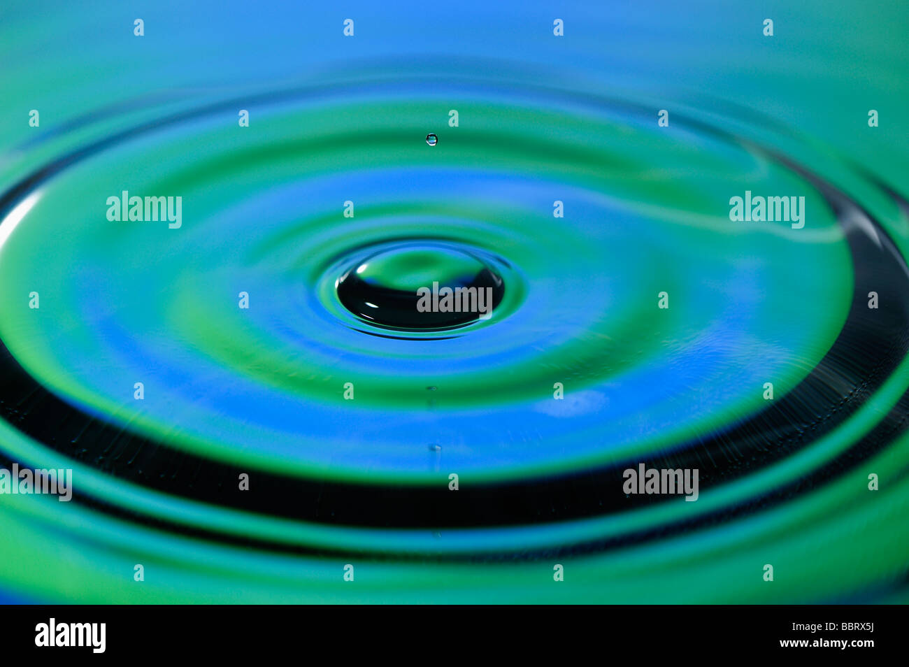 Drops hitting surface water close up hi-res stock photography and ...