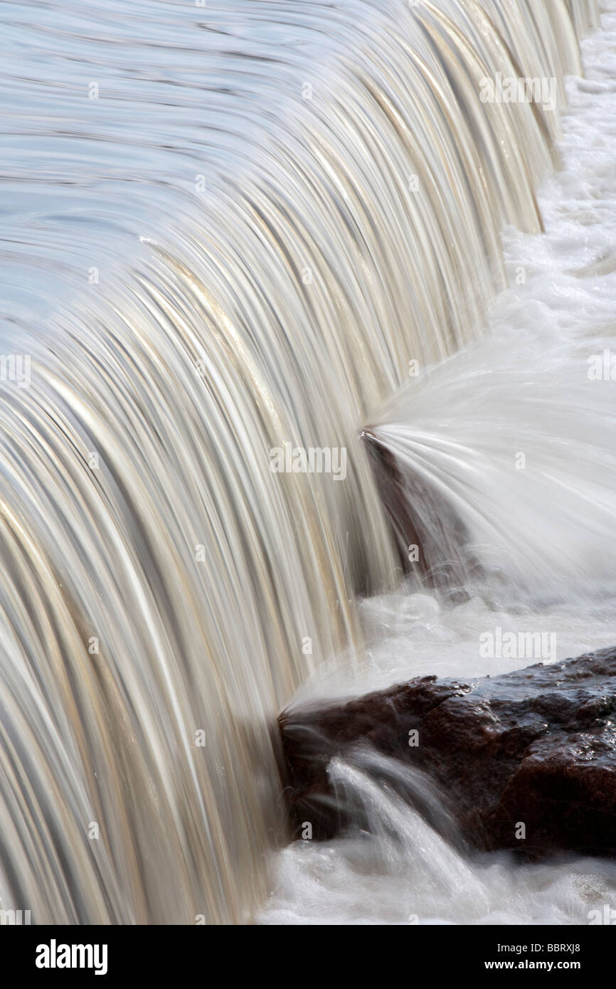 Water over top of dam hi-res stock photography and images - Alamy