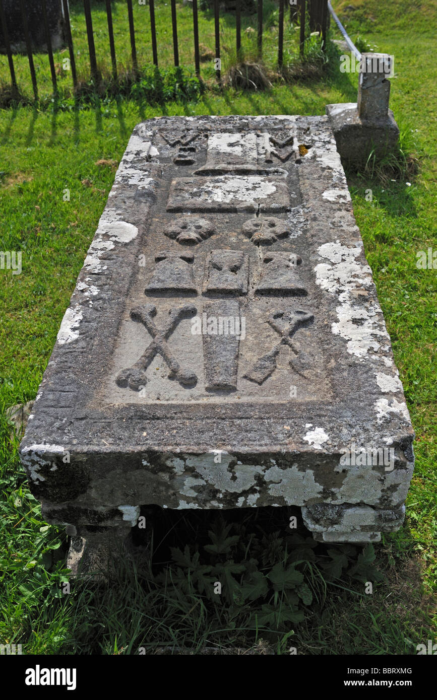 Table tomb ruined church saint hi-res stock photography and images - Alamy