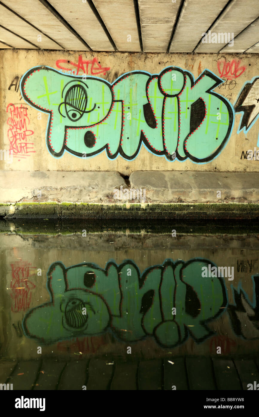 Canal graffiti bridge hi-res stock photography and images - Alamy