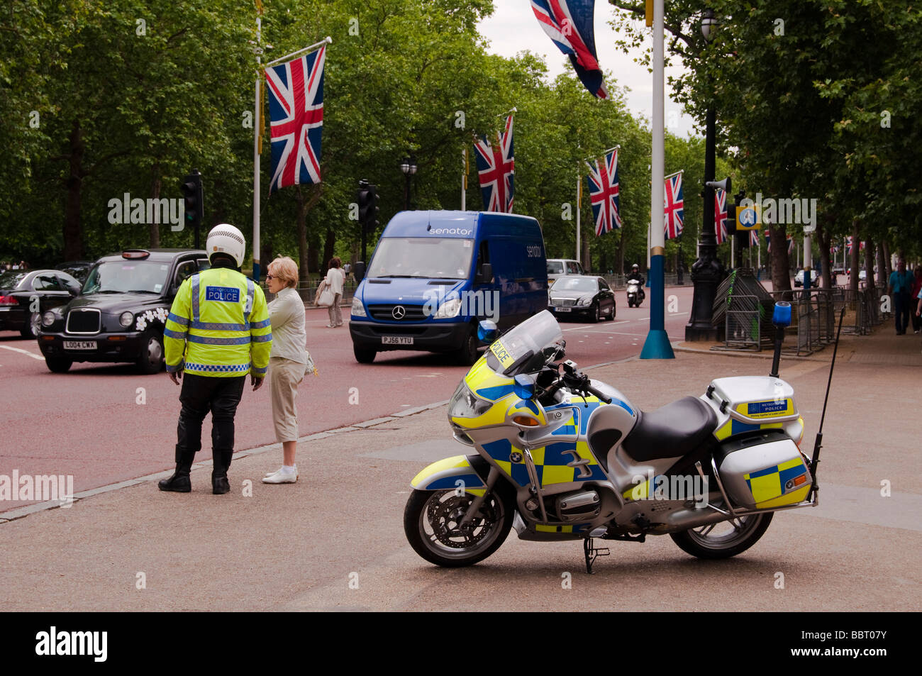Metropolitan Police Motorcycle Stock Photos & Metropolitan Police ...