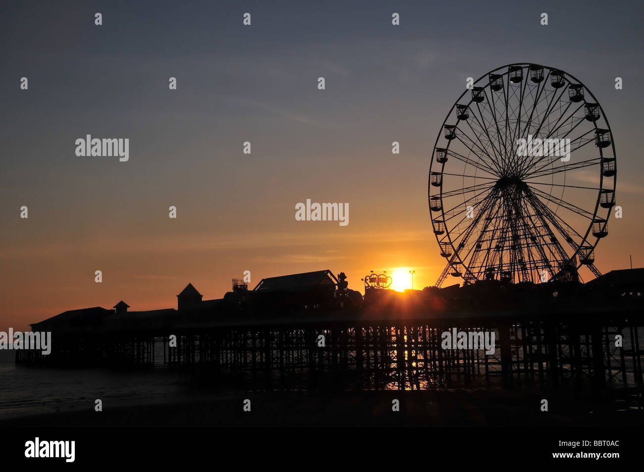 Red sunset silhouette of the Big Wheel on the Central Pier, Blackpool ...