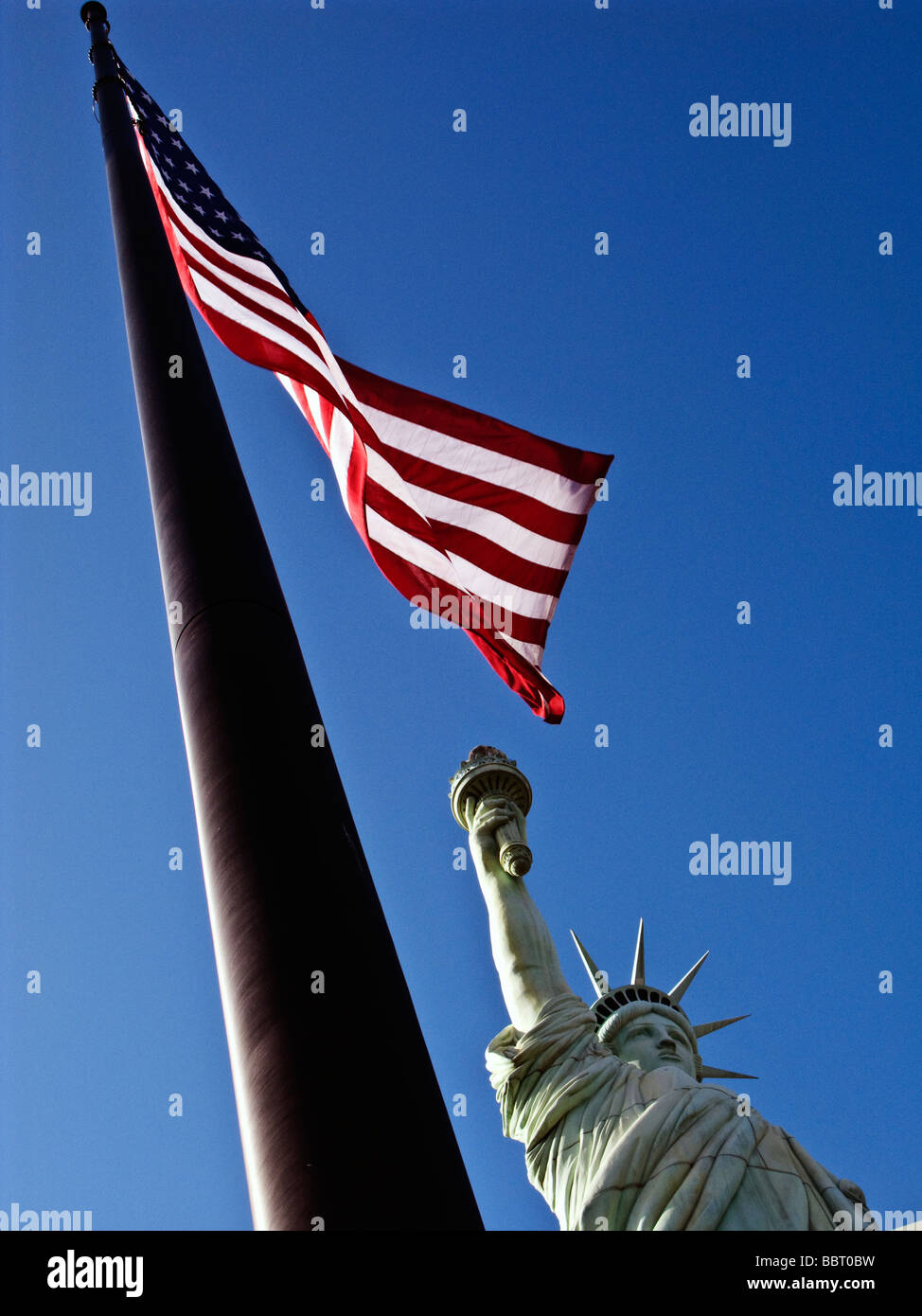 Statue of liberty on us flag hi-res stock photography and images - Alamy