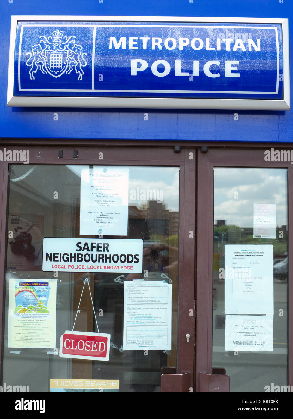 Metropolitan police crest hi-res stock photography and images - Alamy