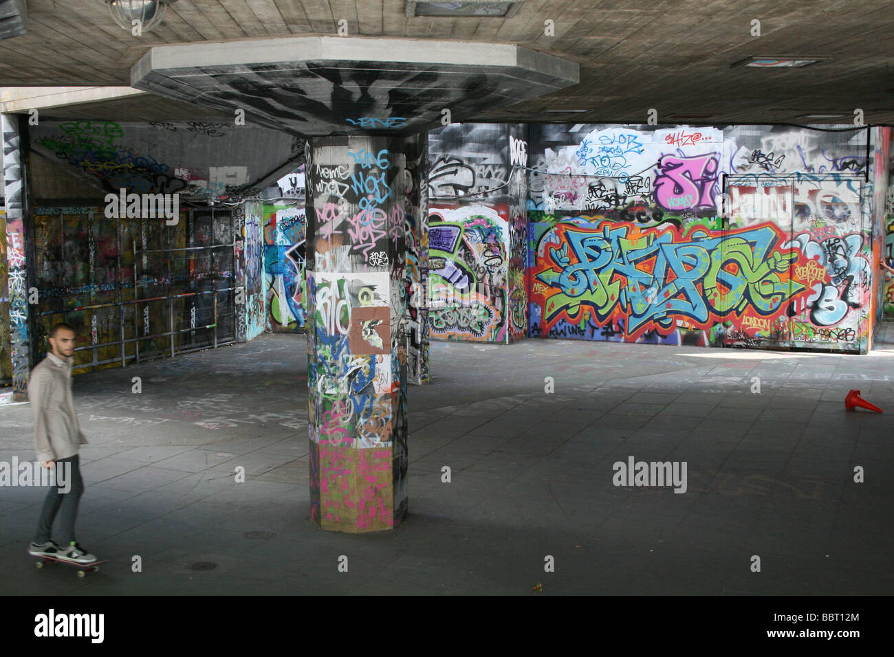 Southbank skateboard hi-res stock photography and images - Alamy
