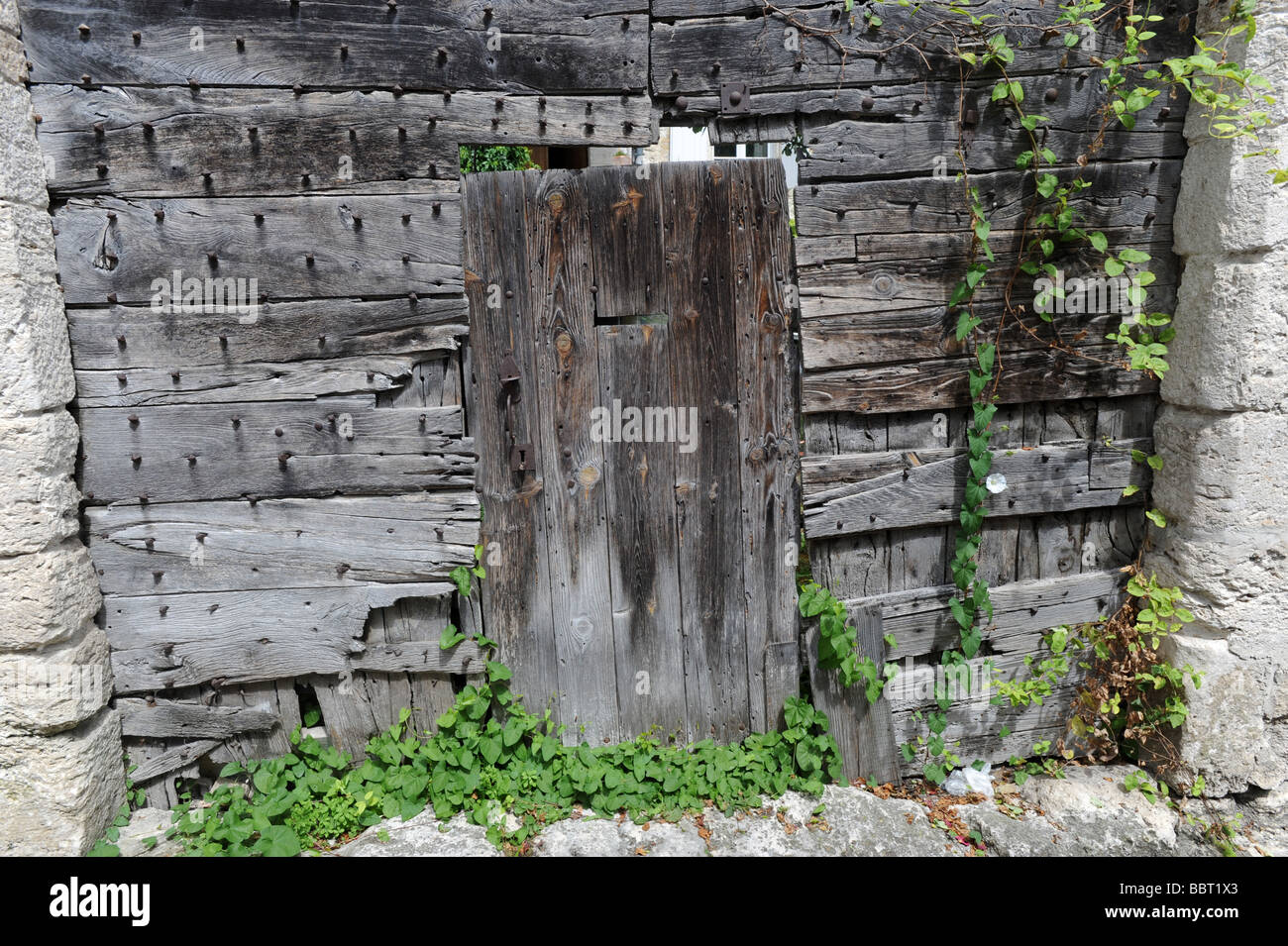 Old wooden gates hi-res stock photography and images - Alamy