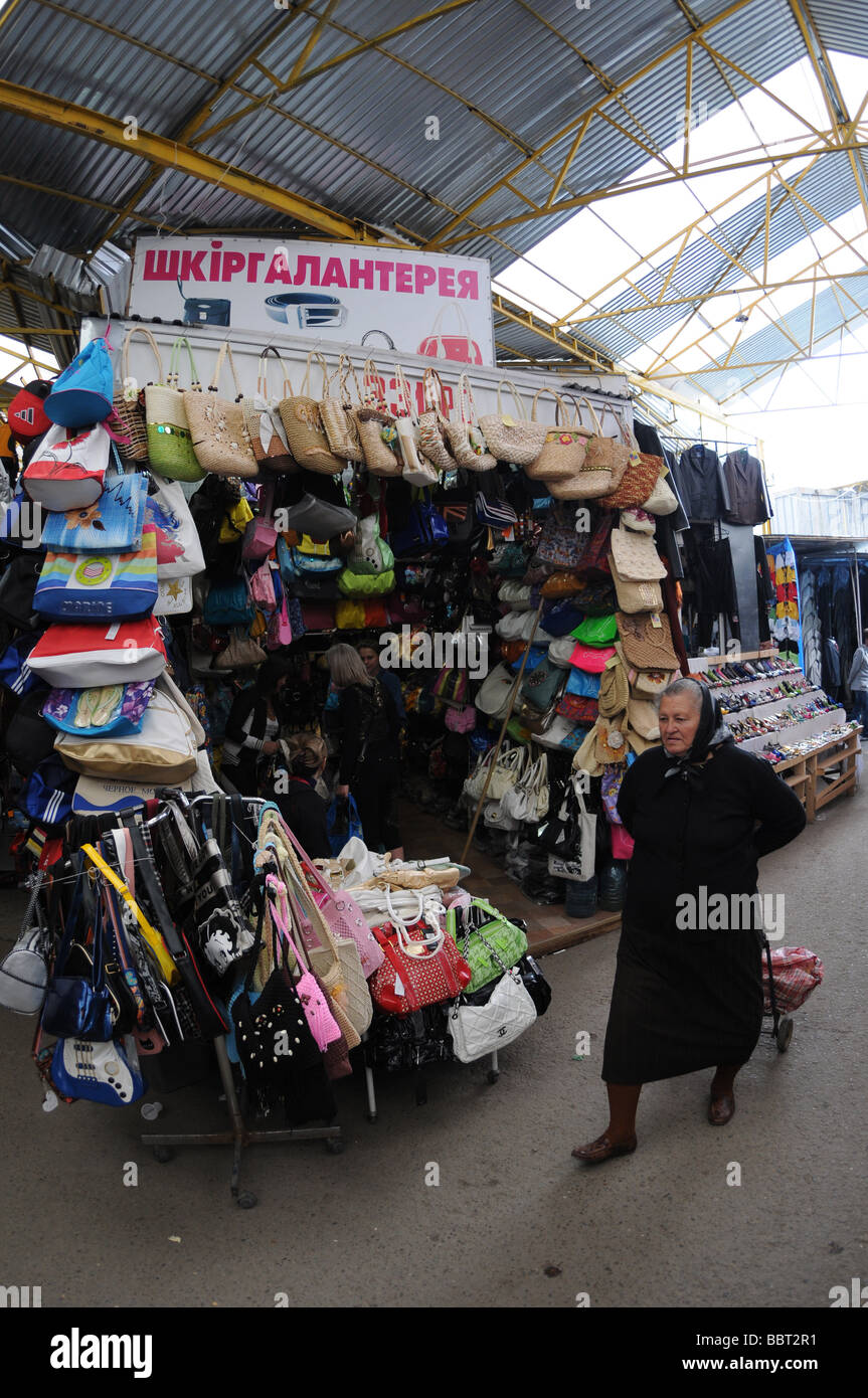 Handbags handbag market stall hi-res stock photography and images - Alamy