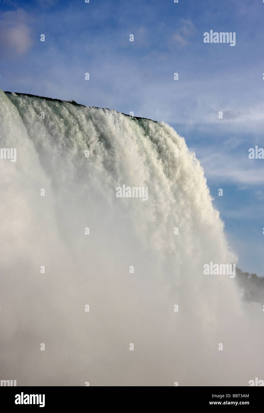 Edge of Niagara falls waterfall in New York NY State Park USA US low ...