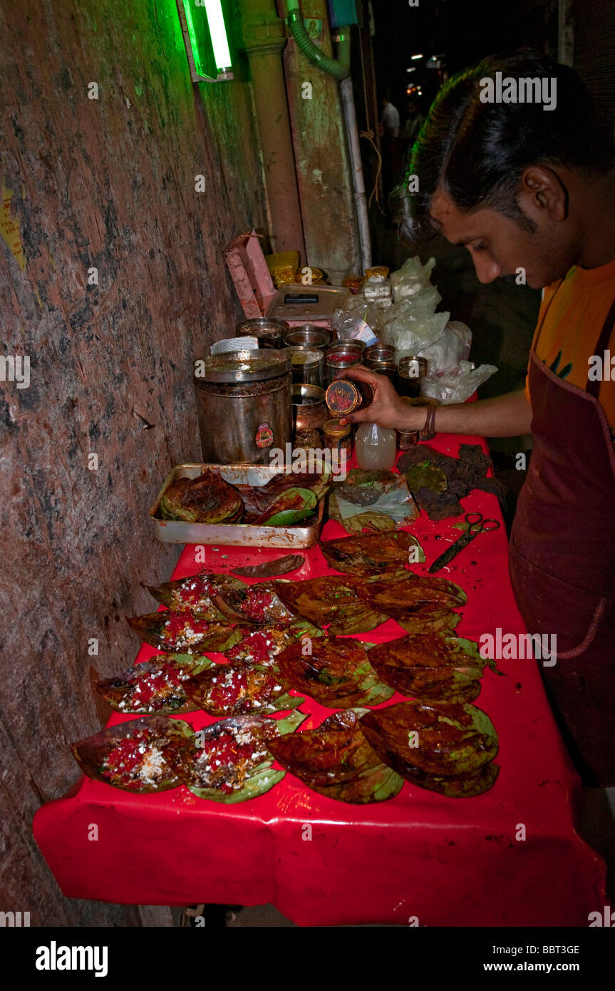 Making Paan, Old Deli, India Stock Photo - Alamy
