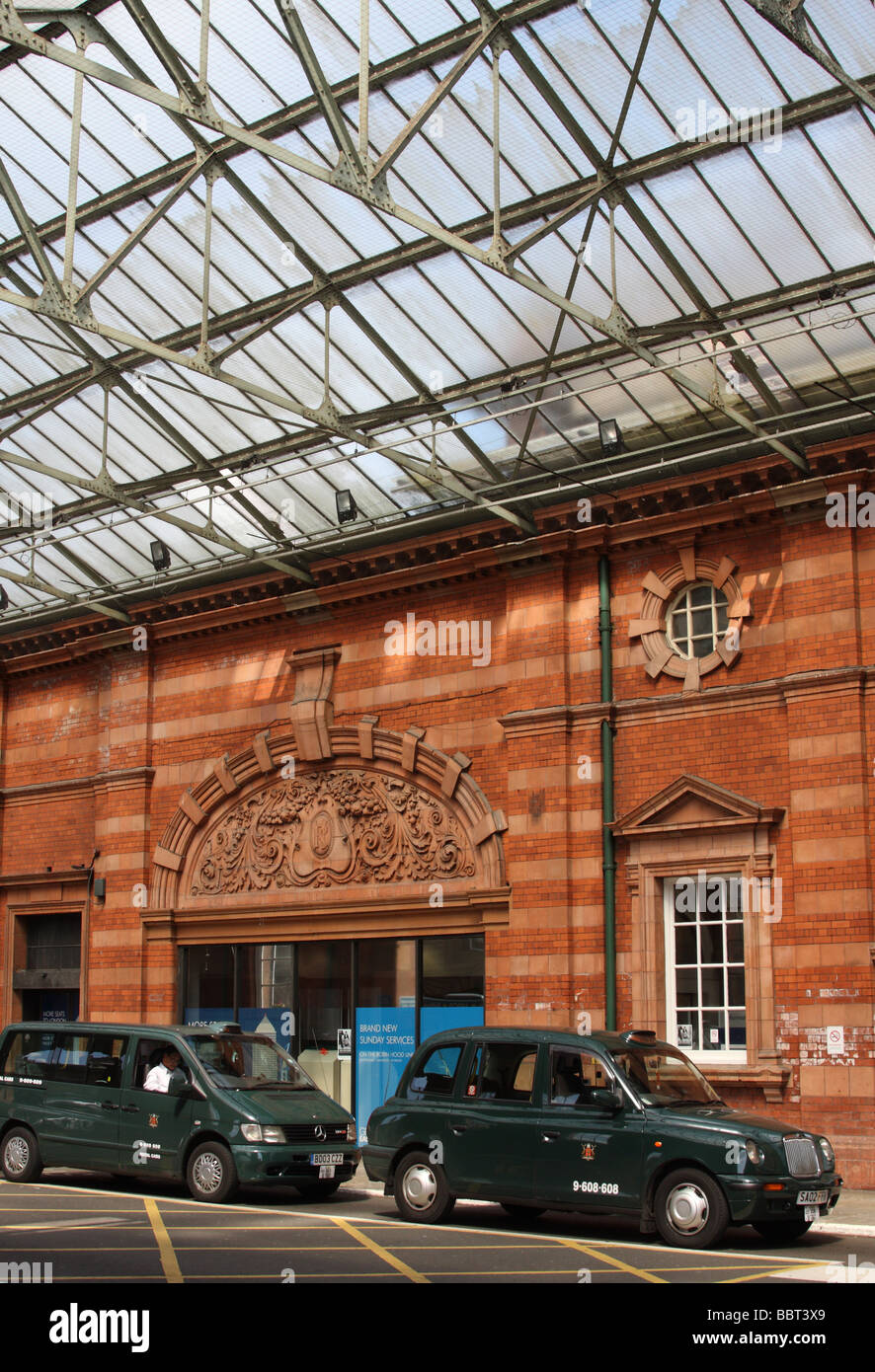 Taxis at Nottingham train station Stock Photo - Alamy