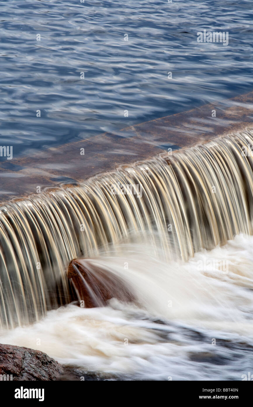 Water flowing over spillway hi-res stock photography and images - Alamy