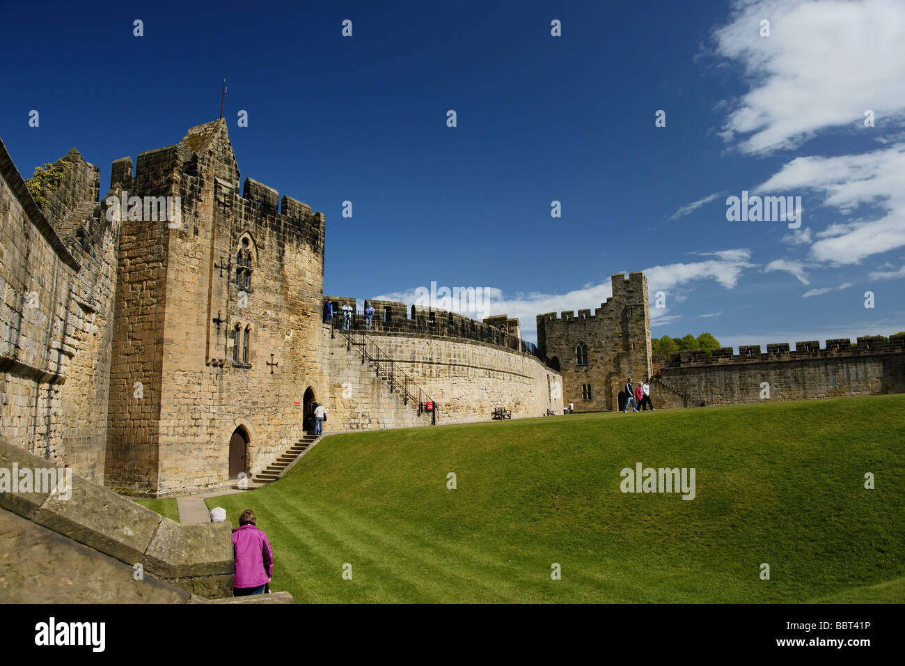 Alnwick Castle grounds Stock Photo - Alamy