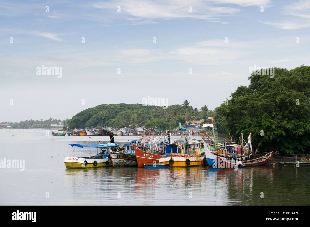 Fishing harbour in india hi-res stock photography and images - Alamy