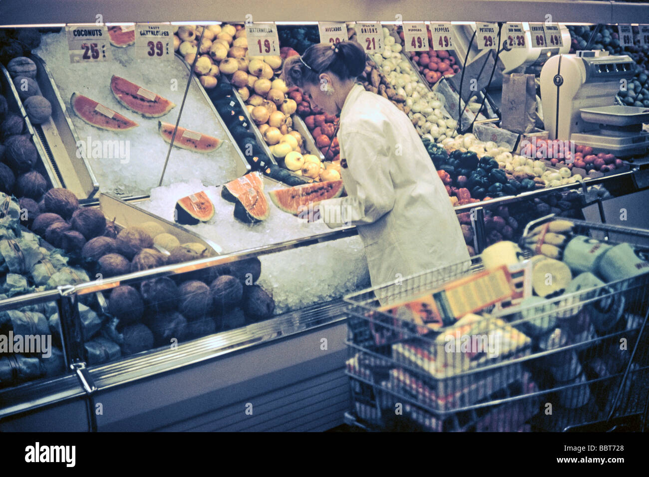 Stacking Shelves Supermarket Stock Photos & Stacking Shelves ...