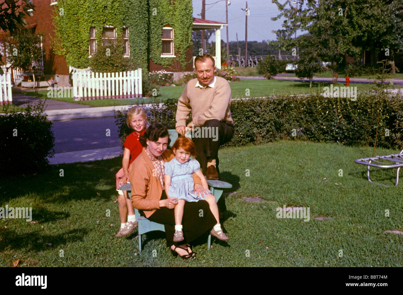 Family life 1950's hi-res stock photography and images - Alamy