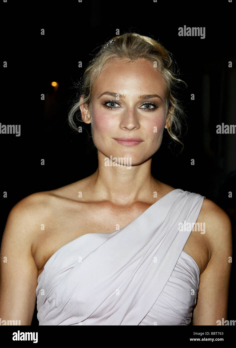 Diane kruger valentino hi-res stock photography and images - Alamy