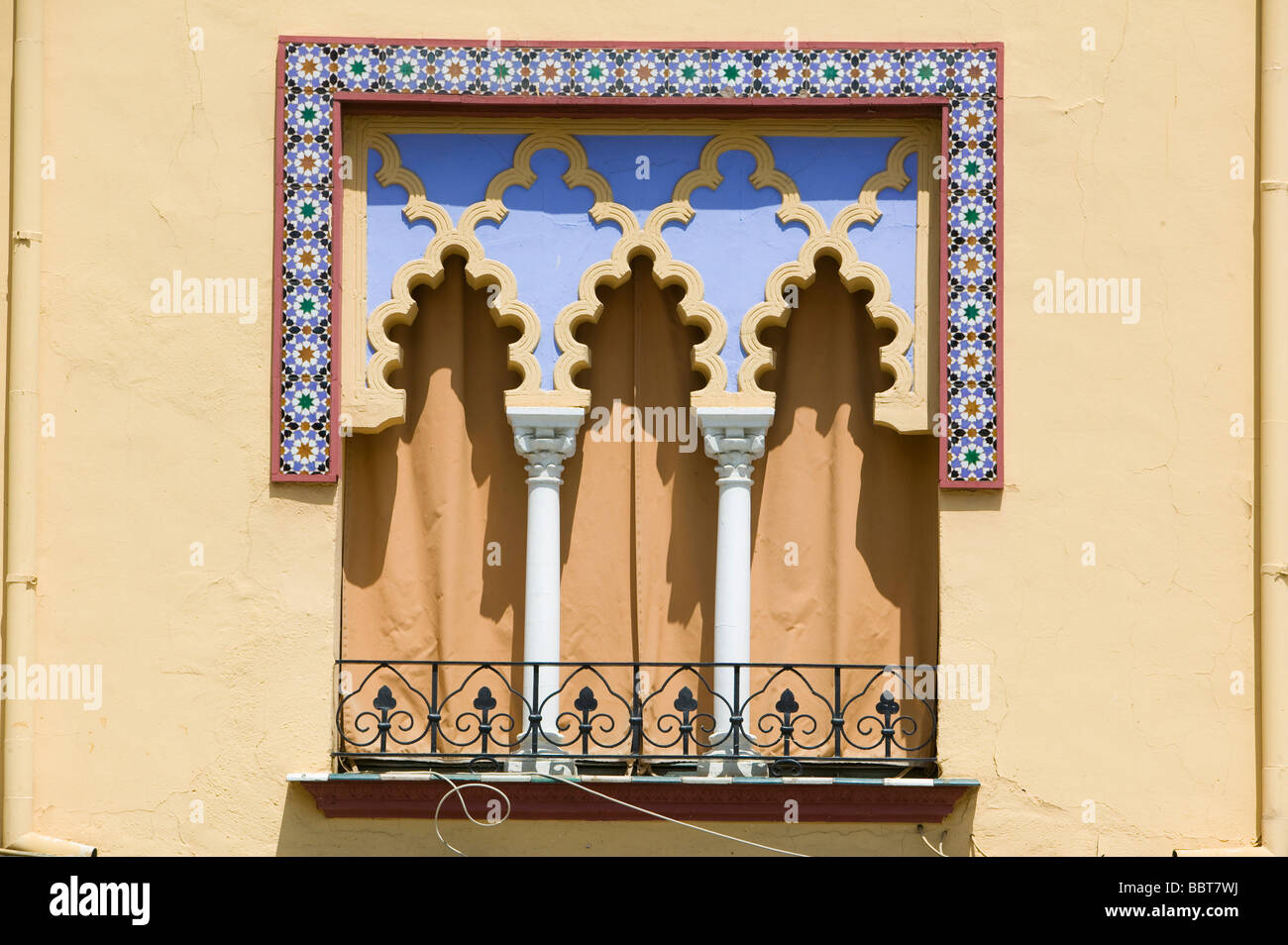 Architecture moorish windows hi-res stock photography and images - Alamy