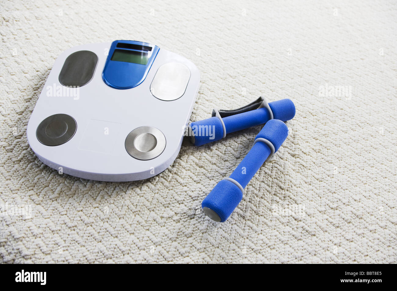 Weighing objects hi-res stock photography and images - Alamy