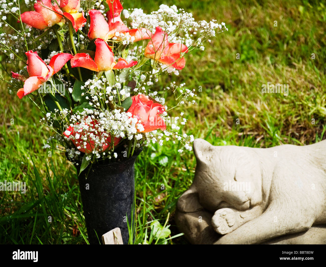 Cat sculpture cemetery hi-res stock photography and images - Alamy