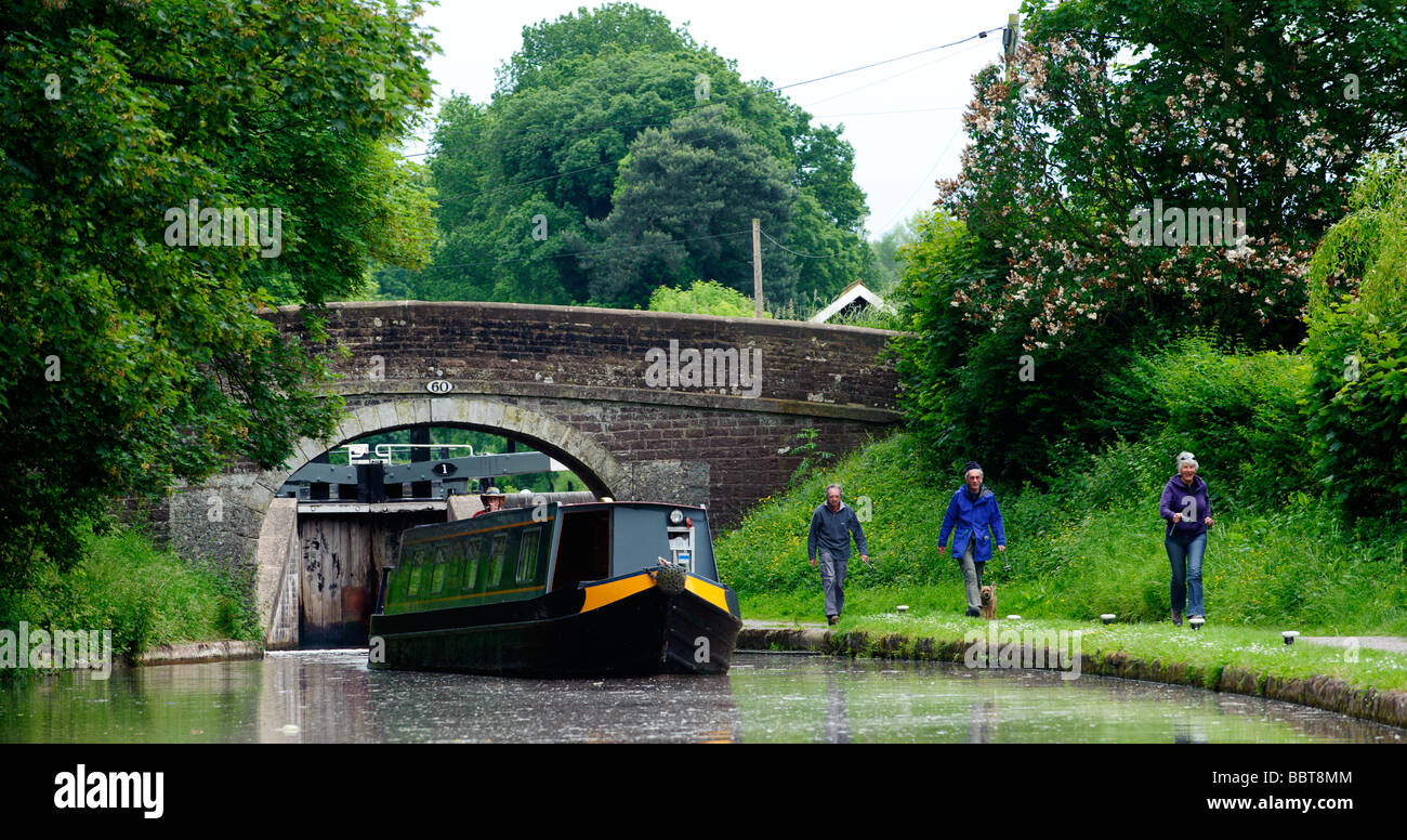 English barge canal tourism hi-res stock photography and images - Alamy