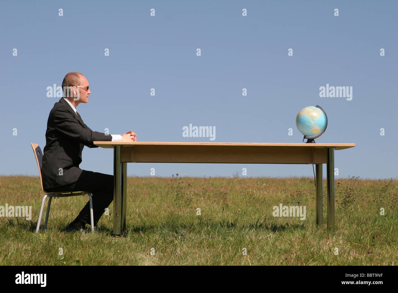 Human movement world map hi-res stock photography and images - Alamy