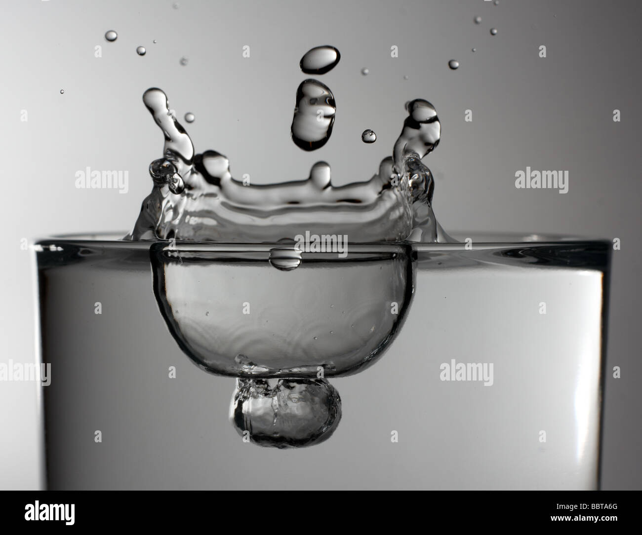 Water glass splash hi-res stock photography and images - Alamy