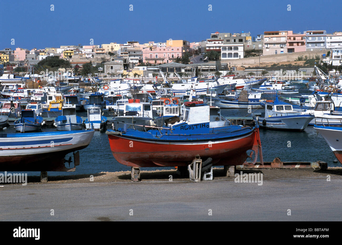 Linosa harbour hi-res stock photography and images - Alamy
