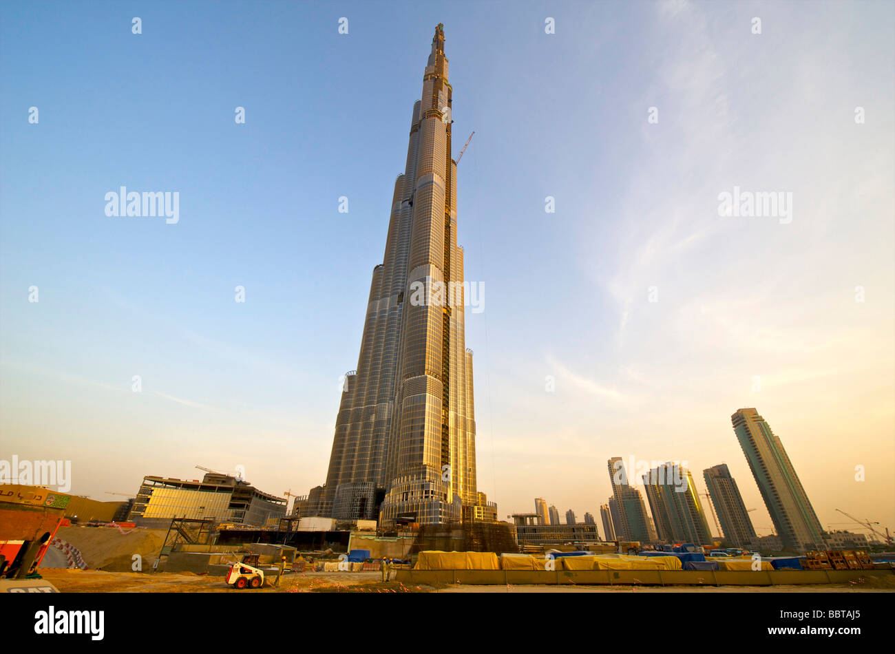 Than dubai tower hi-res stock photography and images - Alamy