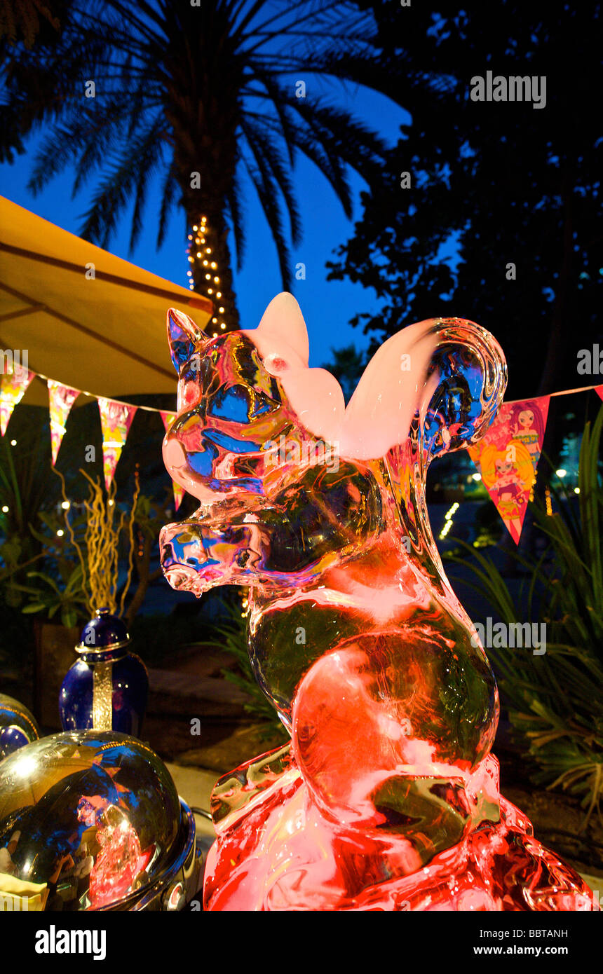Female ice sculpture hi-res stock photography and images - Alamy