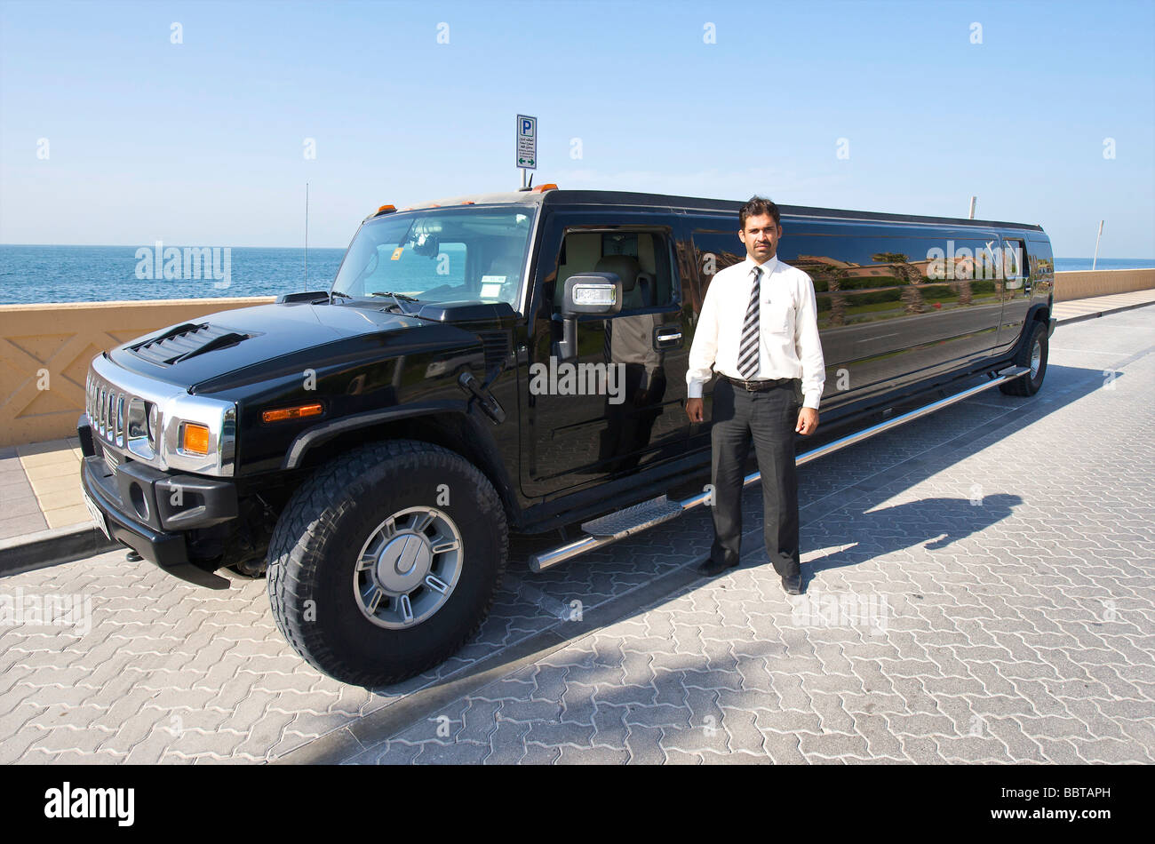 Dubai stretched Hummer Stock Photo - Alamy