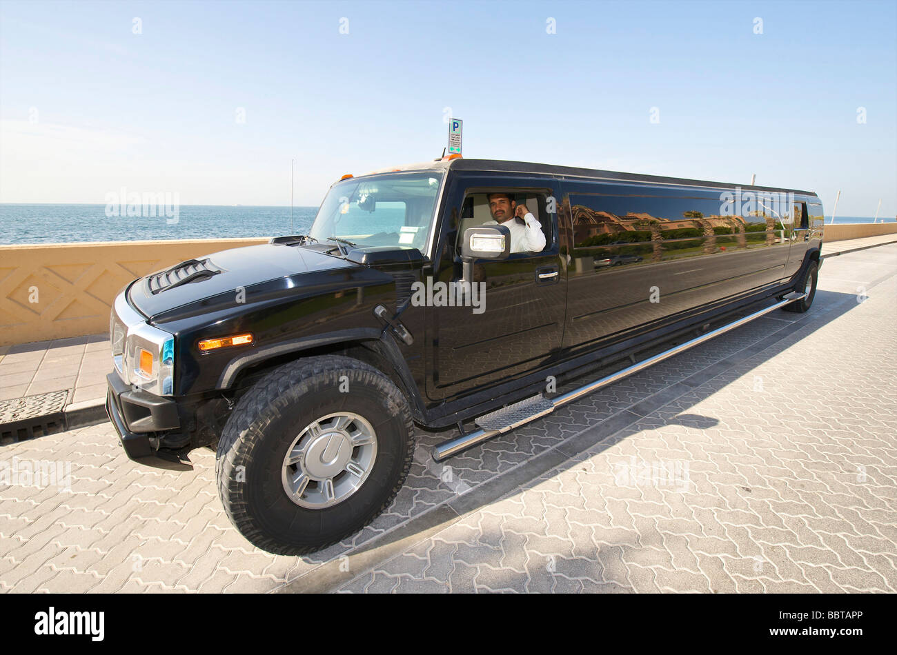 Dubai stretched Hummer Stock Photo - Alamy
