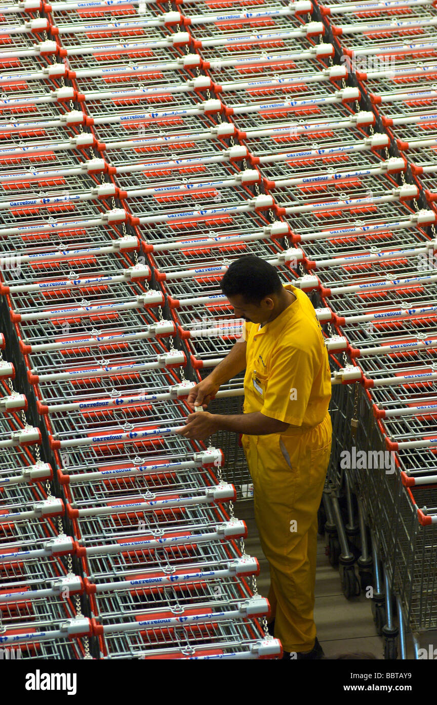 Dubai migrant worker in the Mall of the Emirates Stock Photo - Alamy