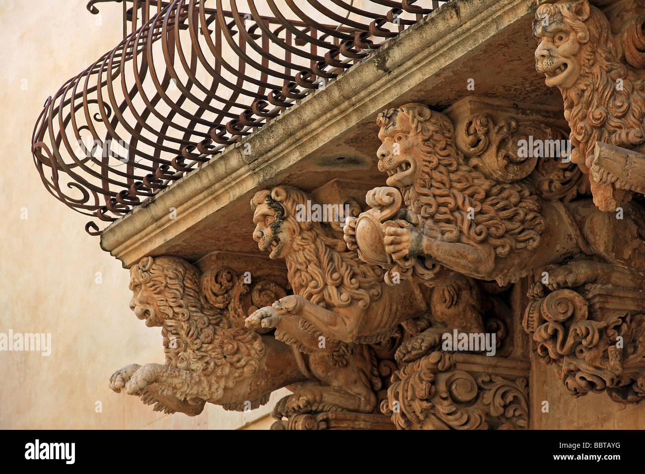Baroque decorations hi-res stock photography and images - Alamy