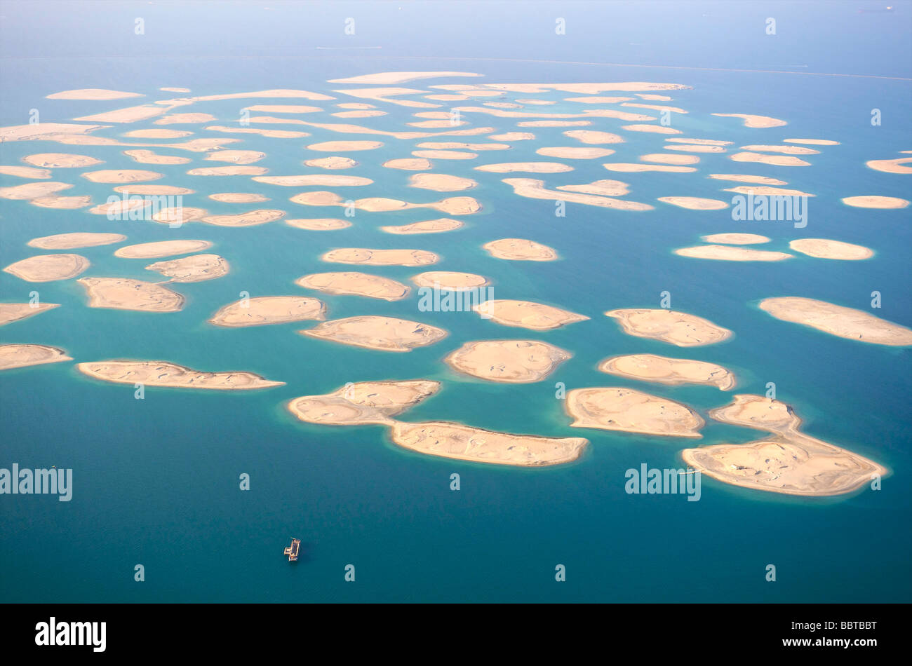 World islands dubai aerial hi-res stock photography and images - Alamy
