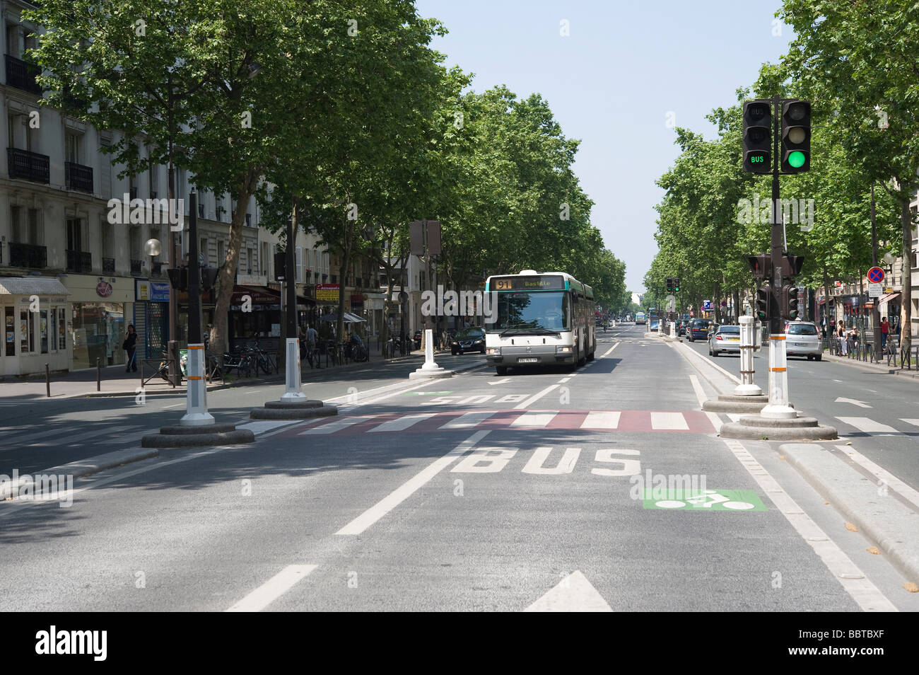 Paris Busspur Paris Bus Lane Stock Photo - Alamy