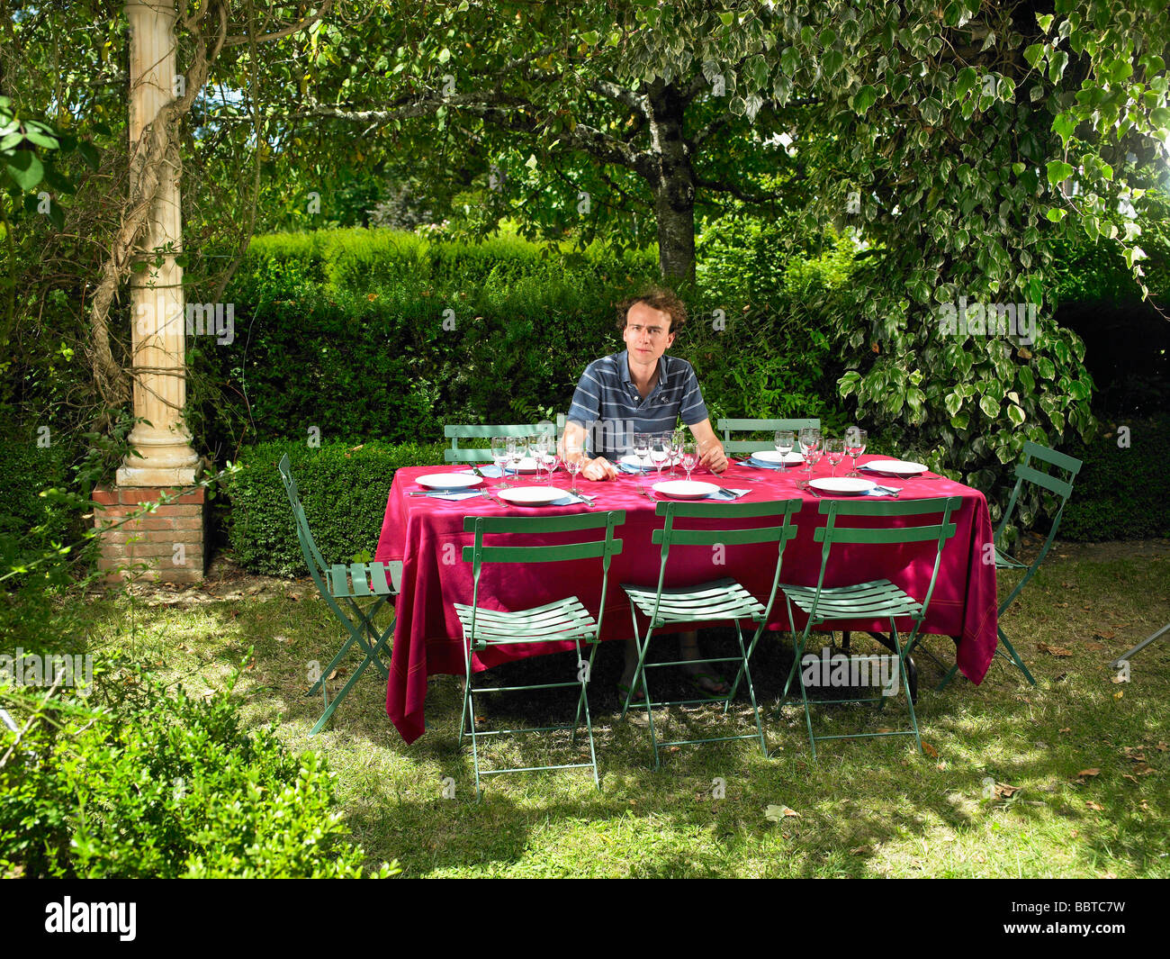Human waiting hi-res stock photography and images - Alamy