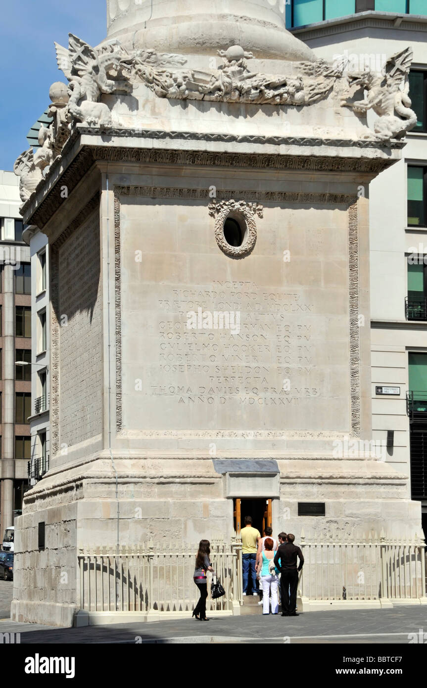Visitors at entrance to Monument memorial column to the Great of Fire ...