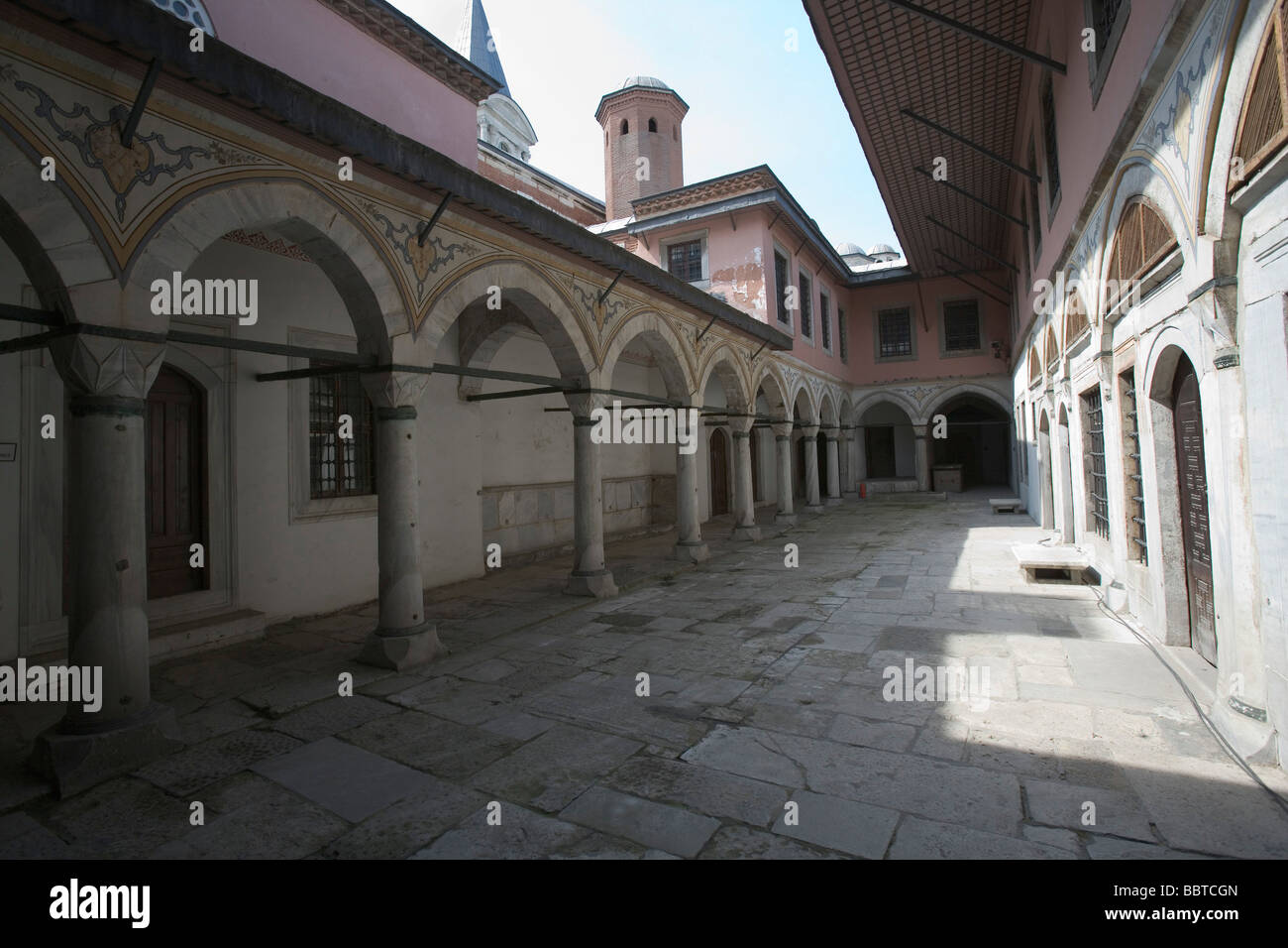 Courtyard of the concubines, Topkapi Palace, Istanbul, Turkey, Europe ...