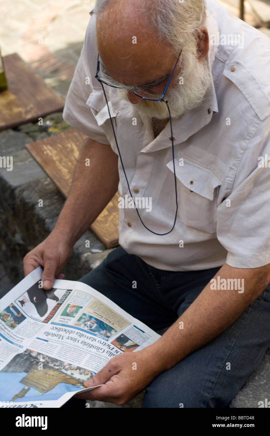 Man reading a newspaper, Bolsena, Italy Stock Photo - Alamy
