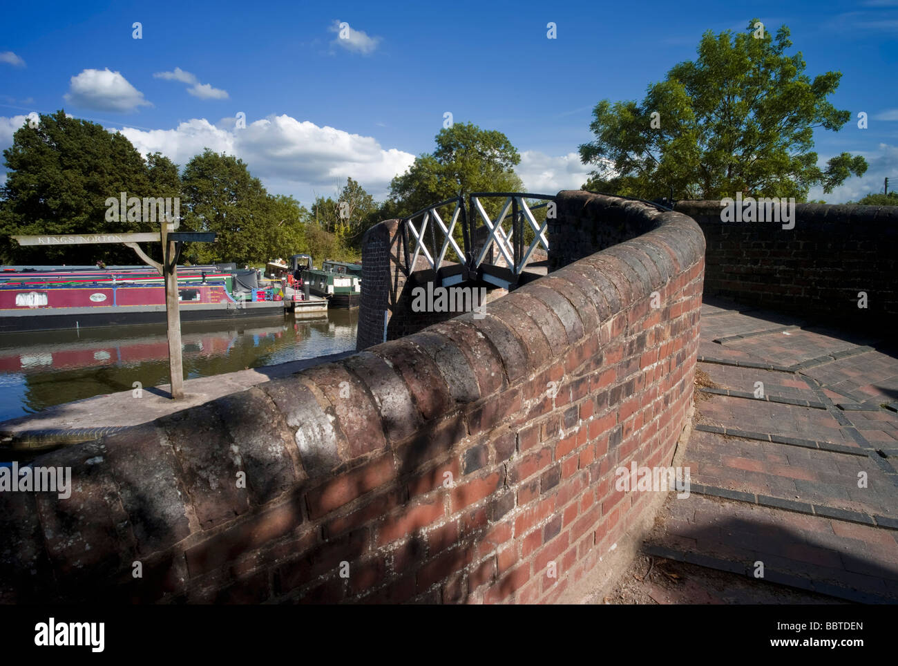 stratford upon avon canal lapworth flight of locks warwickshire ...